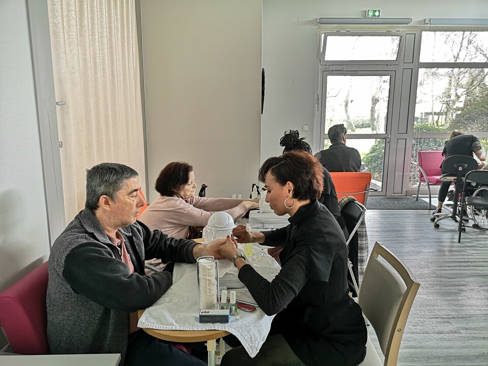 Soins à la Mas ker dihun de Saint Brieuc pour les personnes handicapées